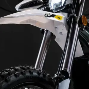 Surron Ultra Bee Black Carbon Edition – SURRON™ Canada